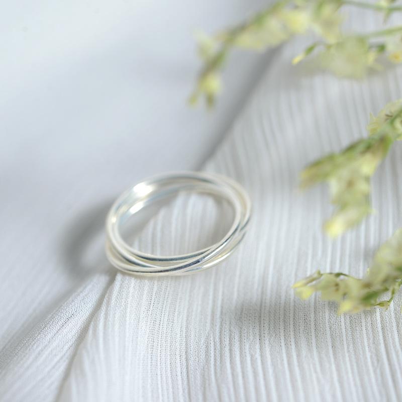 Minimalist 925 Sterling Silver Three Overlapping Rings – Gifts for Designers